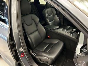 Grey Volvo XC60 2018 in Vilnius, with an engine capacity of 1.97 L and mileage of 249 thousand km for 22500 €, photo 9 on AUTOMOTO.COM.LV
