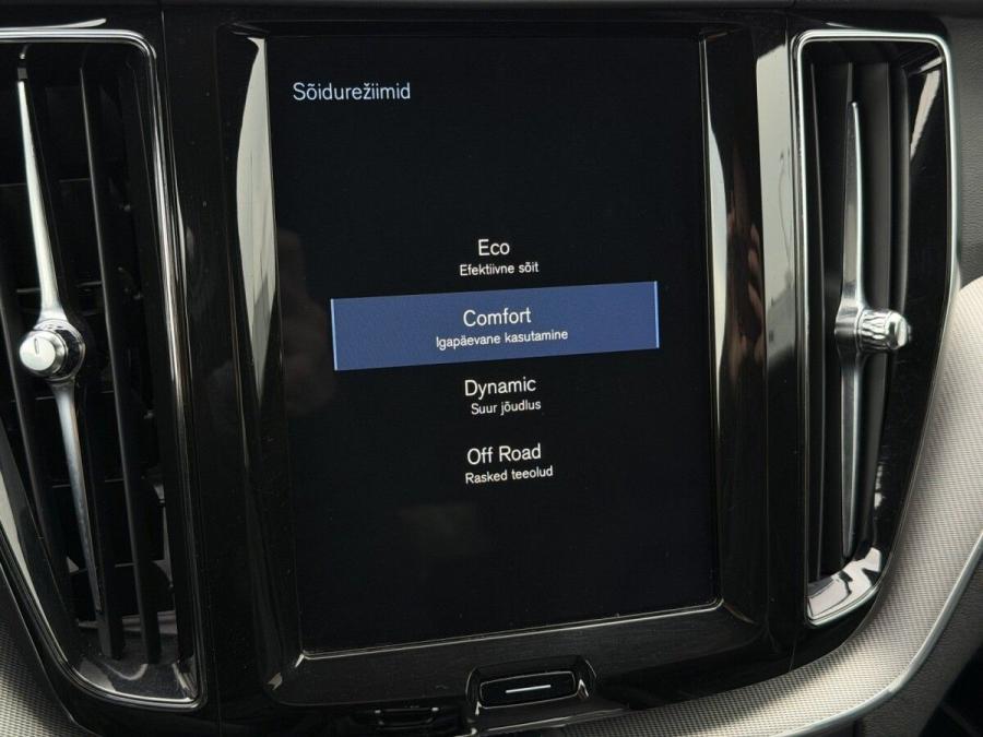 Pelēks Volvo XC60 2019 Pērnava, ar dzinēja tilpumu 2.00 L un nobraukumu 124 tūkst. km par 30900 €, foto 13 vietnē AUTOMOTO.COM.LV