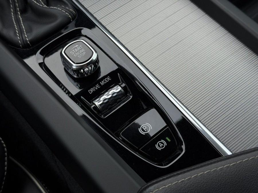 Pelēks Volvo XC60 2019 Pērnava, ar dzinēja tilpumu 2.00 L un nobraukumu 124 tūkst. km par 30900 €, foto 18 vietnē AUTOMOTO.COM.LV