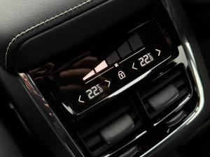 Pelēks Volvo XC60 2019 Pērnava, ar dzinēja tilpumu 2.00 L un nobraukumu 124 tūkst. km par 30900 €, foto 20 vietnē AUTOMOTO.COM.LV