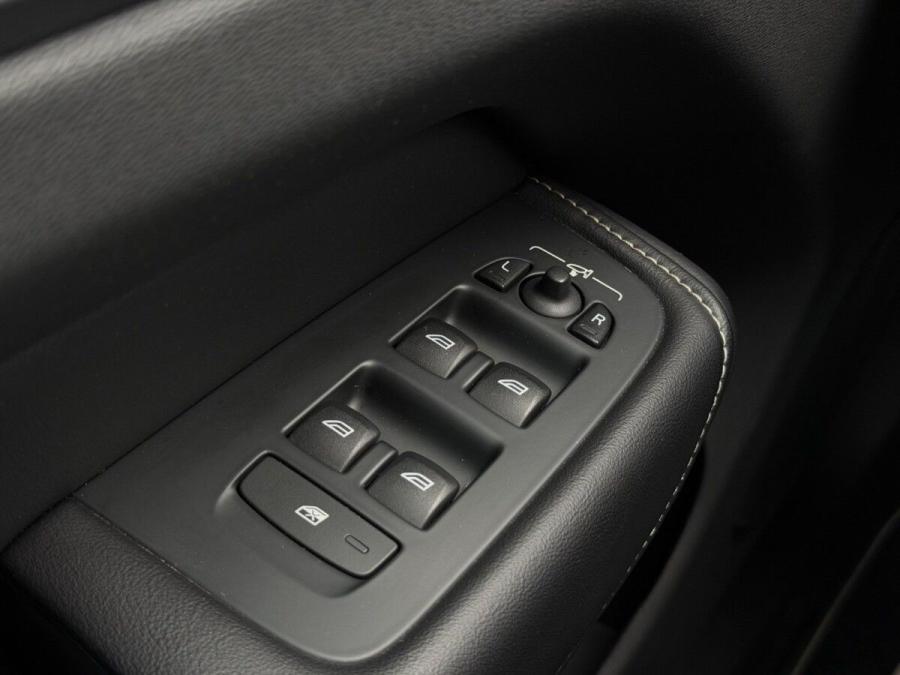 Pelēks Volvo XC60 2019 Pērnava, ar dzinēja tilpumu 2.00 L un nobraukumu 124 tūkst. km par 30900 €, foto 21 vietnē AUTOMOTO.COM.LV