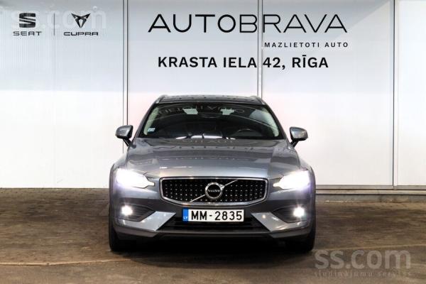 Pelēks Volvo XC60 2020 Rīga, ar dzinēja tilpumu 2.00 L un nobraukumu 177 tūkst. km par 35900 €, foto 2 vietnē AUTOMOTO.COM.LV