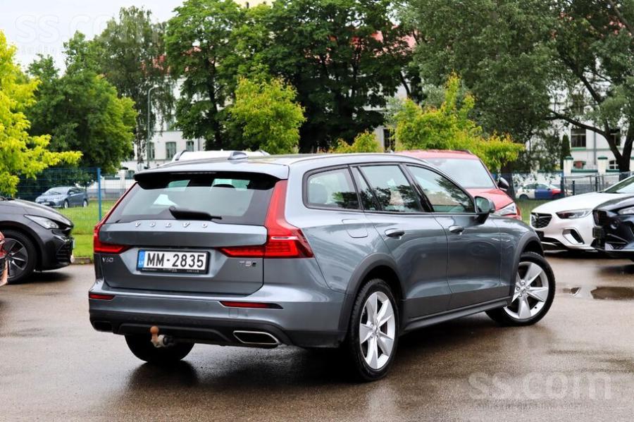 Pelēks Volvo XC60 2020 Rīga, ar dzinēja tilpumu 2.00 L un nobraukumu 177 tūkst. km par 26990 €, foto 35 vietnē AUTOMOTO.COM.LV