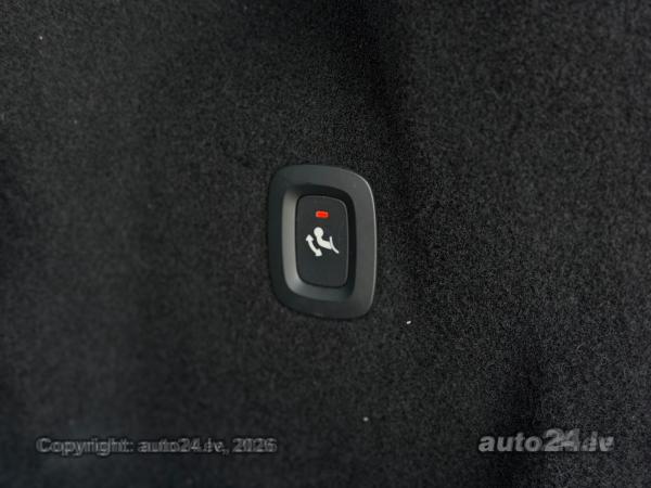 Grey Volvo XC60 2020 in Parnu, with an engine capacity of 2.00 L and mileage of 112 thousand km for 29900 €, photo 10 on AUTOMOTO.COM.LV