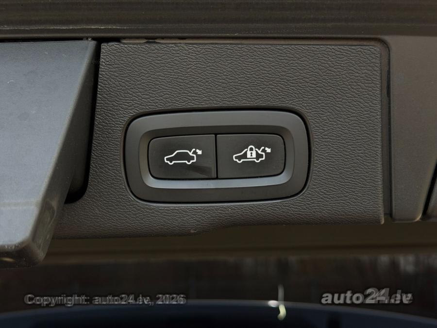 Pelēks Volvo XC60 2020 Pērnava, ar dzinēja tilpumu 2.00 L un nobraukumu 112 tūkst. km par 29900 €, foto 13 vietnē AUTOMOTO.COM.LV