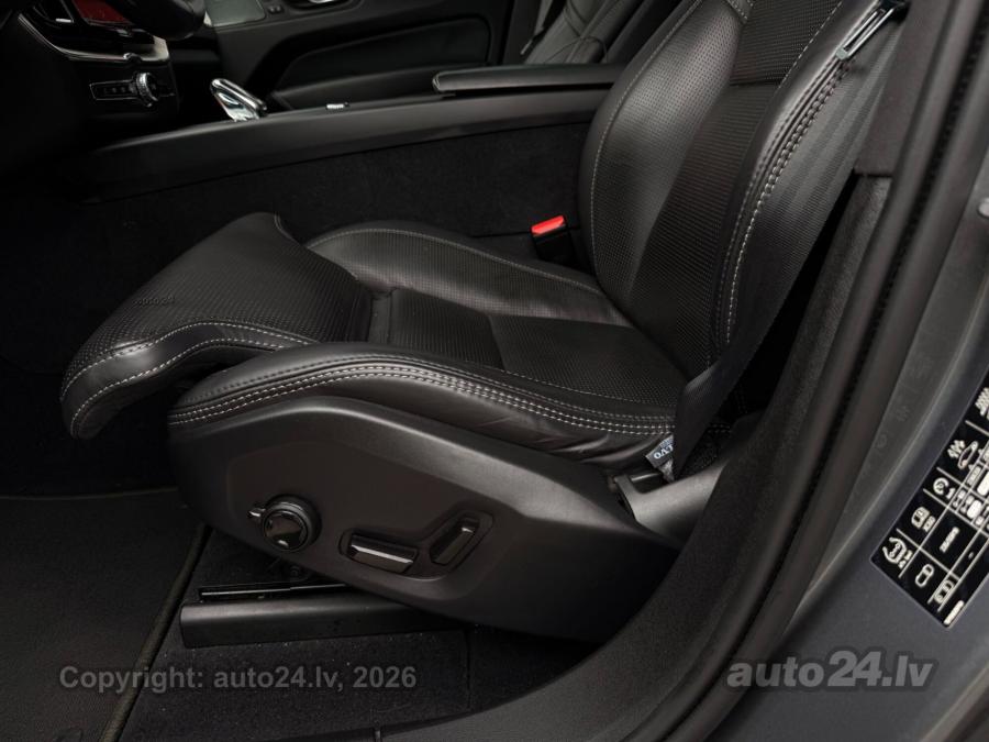 Grey Volvo XC60 2020 in Tallinn, with an engine capacity of 2.00 L and mileage of 164 thousand km for 27900 €, photo 13 on AUTOMOTO.COM.LV