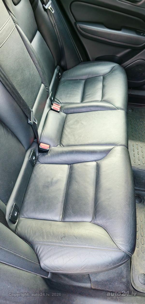 Grey Volvo XC60 2020 in Narva, with an engine capacity of 2.00 L and mileage of 146 thousand km for 25000 €, photo 10 on AUTOMOTO.COM.LV