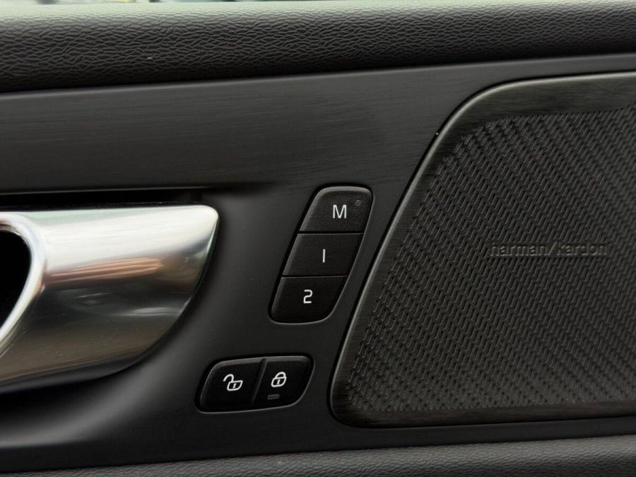 Pelēks Volvo XC60 2021 Pērnava, ar dzinēja tilpumu 2.00 L un nobraukumu 114 tūkst. km par 31900 €, foto 18 vietnē AUTOMOTO.COM.LV