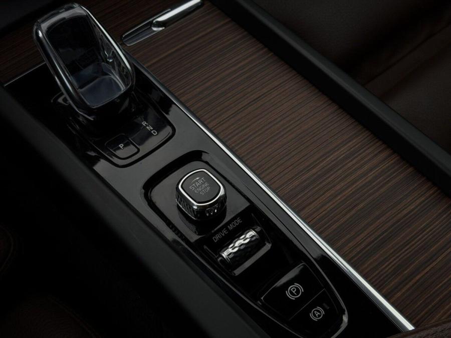 Pelēks Volvo XC60 2021 Pērnava, ar dzinēja tilpumu 2.00 L un nobraukumu 114 tūkst. km par 31900 €, foto 23 vietnē AUTOMOTO.COM.LV