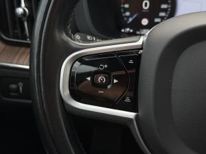 Pelēks Volvo XC60 2021 Pērnava, ar dzinēja tilpumu 2.00 L un nobraukumu 114 tūkst. km par 31900 €, foto 24 vietnē AUTOMOTO.COM.LV