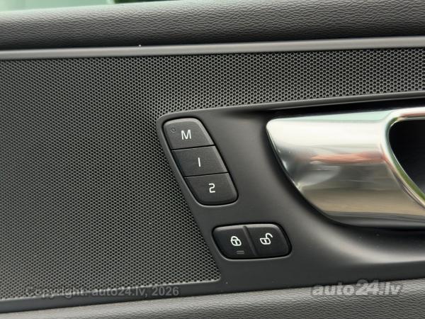 Grey Volvo XC60 2022 in Parnu, with an engine capacity of 2.00 L and mileage of 142 thousand km for 32900 €, photo 8 on AUTOMOTO.COM.LV