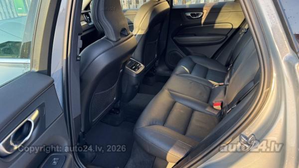 Pelēks Volvo XC60 2023 Tallina, ar dzinēja tilpumu 2.00 L un nobraukumu 41 tūkst. km par 47990 €, foto 8 vietnē AUTOMOTO.COM.LV