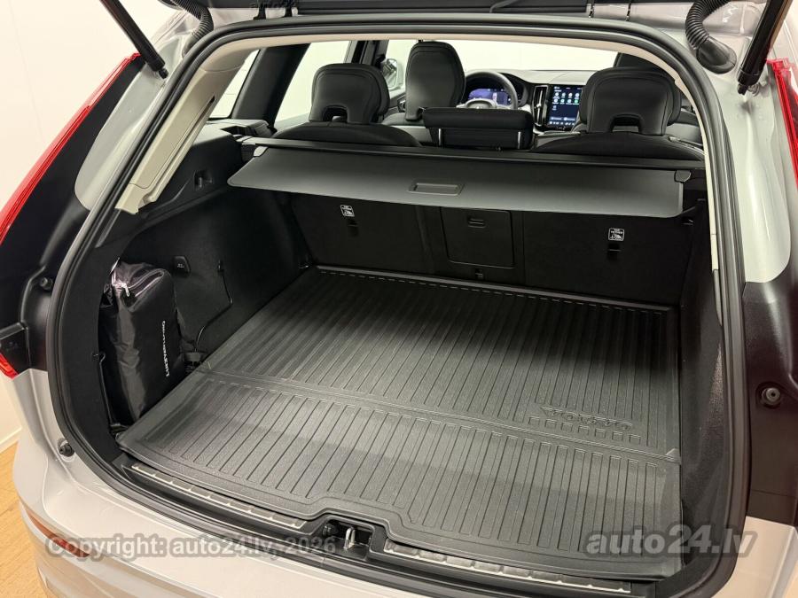 Pelēks Volvo XC60 2023 Tallina, ar dzinēja tilpumu 2.00 L un nobraukumu 55 tūkst. km par 47990 €, foto 9 vietnē AUTOMOTO.COM.LV
