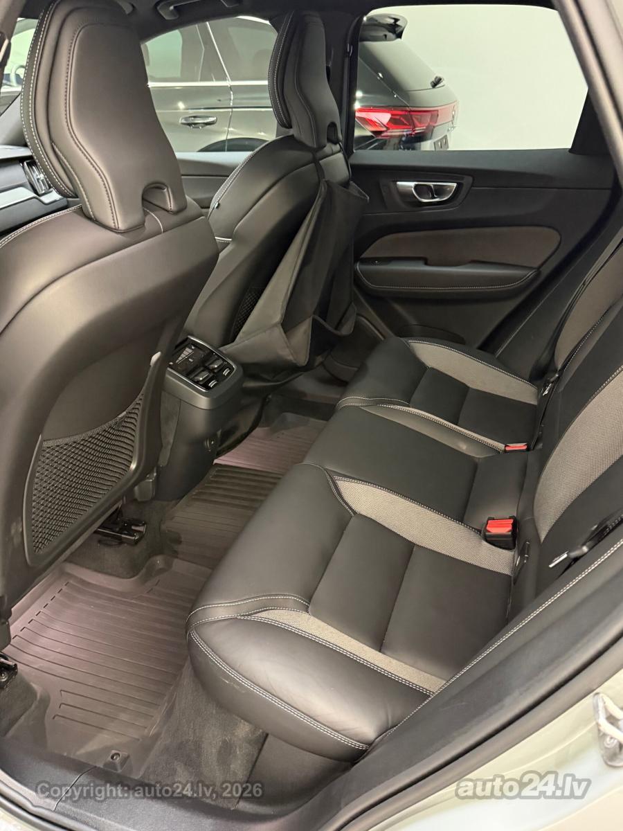 Pelēks Volvo XC60 2024 Viljandi, ar dzinēja tilpumu 2.00 L un nobraukumu 47 tūkst. km par 51000 €, foto 16 vietnē AUTOMOTO.COM.LV