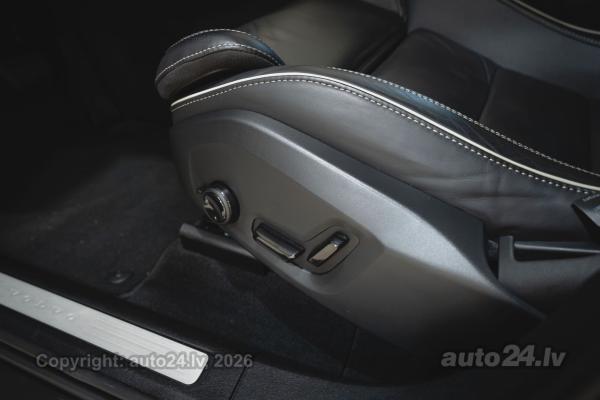 Grey Volvo XC60 2024 in Tallinn, with an engine capacity of 2.00 L and mileage of 19 thousand km for 51500 €, photo 3 on AUTOMOTO.COM.LV