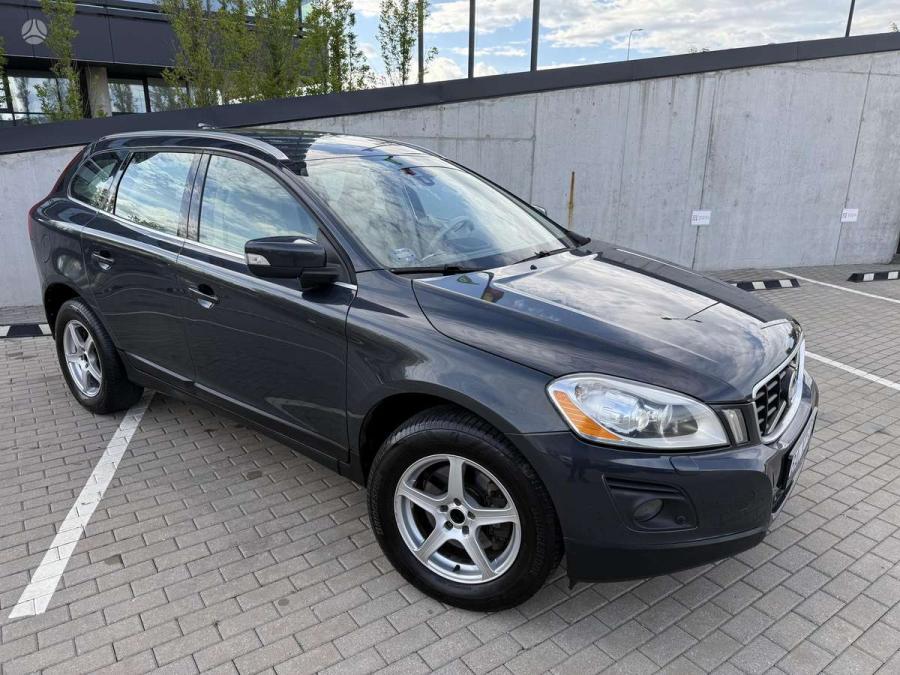 Volvo XC60 2009 in Kaunas, with an engine capacity of 2.40 L and mileage of 330 thousand km for 5999 €, photo 6 on AUTOMOTO.COM.LV