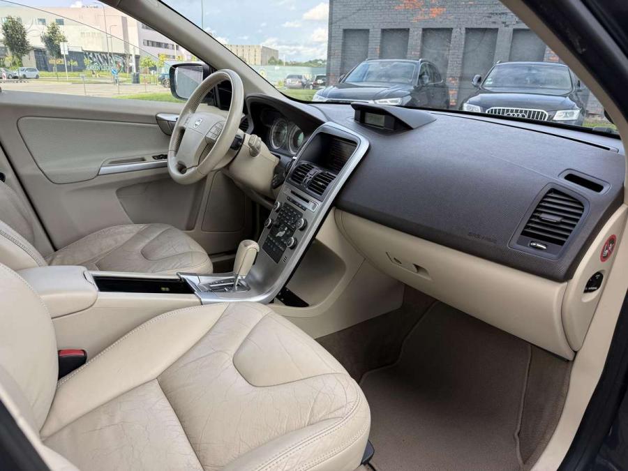 Volvo XC60 2009 in Kaunas, with an engine capacity of 2.40 L and mileage of 330 thousand km for 5999 €, photo 17 on AUTOMOTO.COM.LV