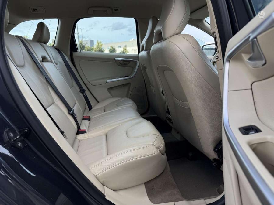 Volvo XC60 2009 in Kaunas, with an engine capacity of 2.40 L and mileage of 330 thousand km for 5999 €, photo 19 on AUTOMOTO.COM.LV
