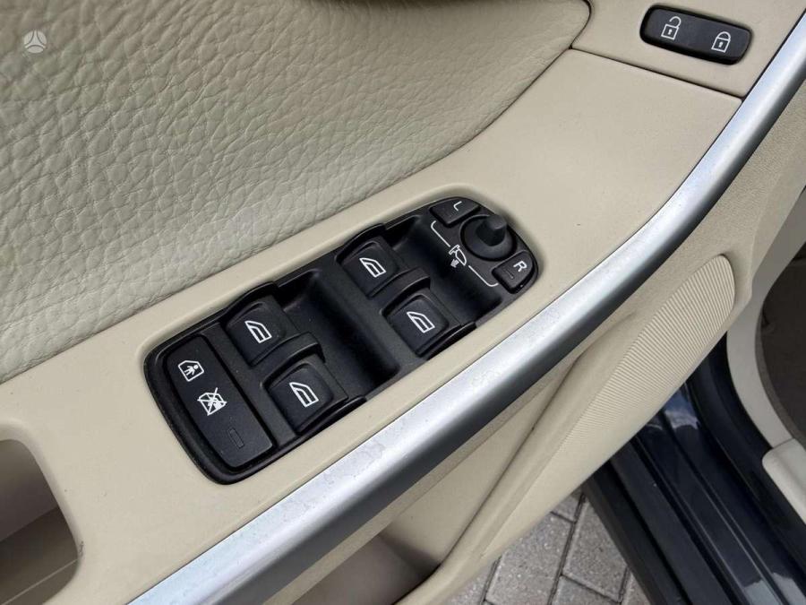 Volvo XC60 2009 in Kaunas, with an engine capacity of 2.40 L and mileage of 330 thousand km for 5999 €, photo 21 on AUTOMOTO.COM.LV