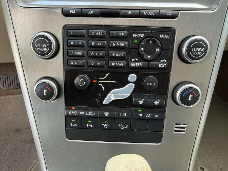 Volvo XC60 2009 in Kaunas, with an engine capacity of 2.40 L and mileage of 330 thousand km for 5999 €, photo 24 on AUTOMOTO.COM.LV