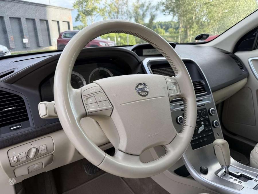 Volvo XC60 2009 in Kaunas, with an engine capacity of 2.40 L and mileage of 330 thousand km for 5999 €, photo 27 on AUTOMOTO.COM.LV