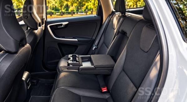 Volvo XC60 2010 Jelgava vietnē Volvo XC60 2010 Jelgava, ar dzinēja tilpumu 2.00 L un nobraukumu 377 tūkst. km par 7200 €, foto 7 vietnē AUTOMOTO.COM.LV