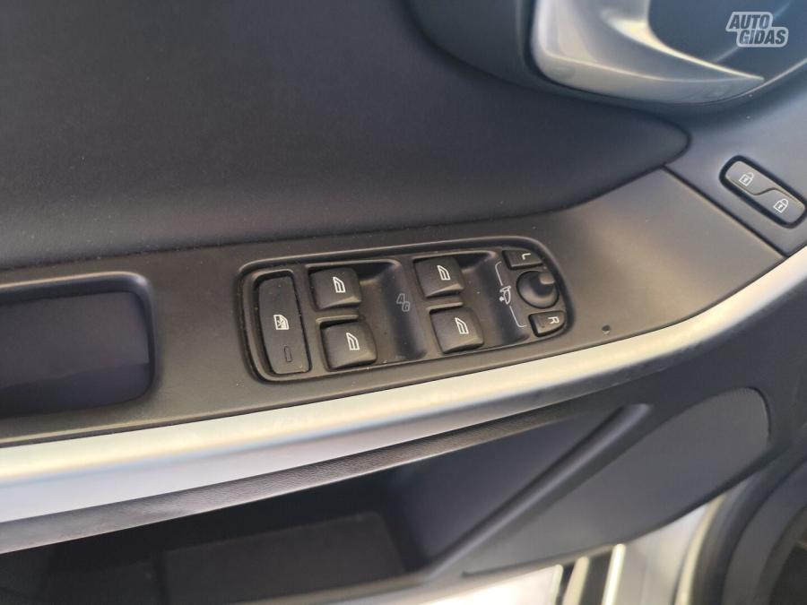 Volvo XC60 2012 in Klaipeda, with an engine capacity of 2.00 L and mileage of 300 thousand km for 6650 €, photo 5 on AUTOMOTO.COM.LV