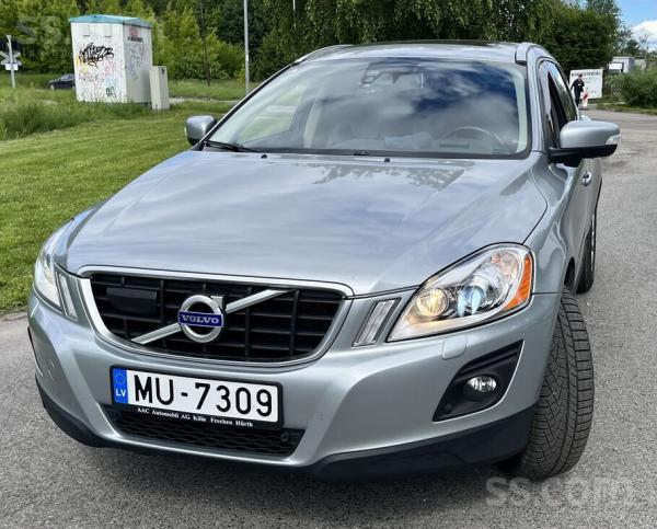 Volvo XC60 2010 Rīga, ar dzinēja tilpumu 2.40 L un nobraukumu 32 tūkst. km par 8500 €, foto 1 vietnē AUTOMOTO.COM.LV