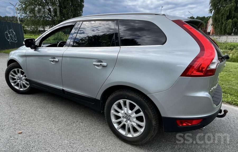Volvo XC60 2010 Rīga, ar dzinēja tilpumu 2.40 L un nobraukumu 32 tūkst. km par 8500 €, foto 6 vietnē AUTOMOTO.COM.LV