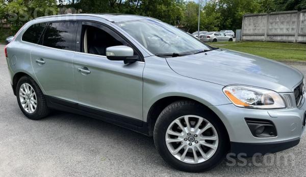 Volvo XC60 2010 Rīga, ar dzinēja tilpumu 2.40 L un nobraukumu 32 tūkst. km par 8500 €, foto 6 vietnē AUTOMOTO.COM.LV