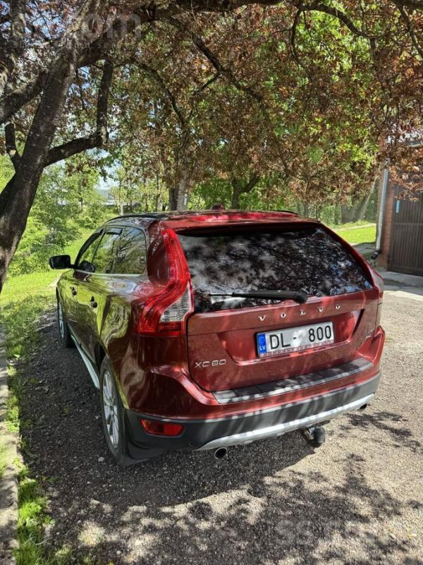Red Volvo XC60 2009 in Cesis, with an engine capacity of 2.40 L and mileage of 300 thousand km for 7400 €, photo 3 on AUTOMOTO.COM.LV