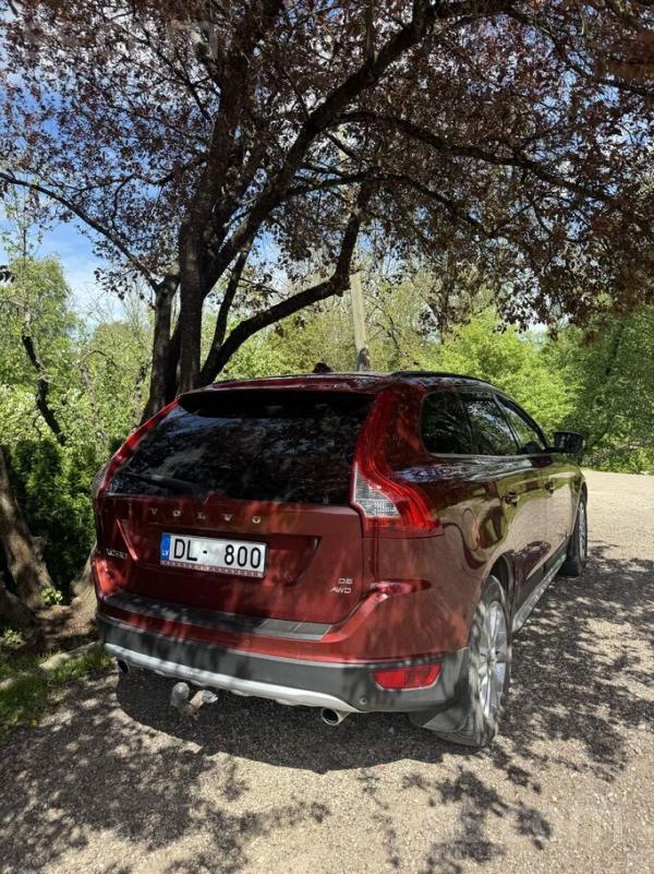 Sarkans Volvo XC60 2009 Cēsis, ar dzinēja tilpumu 2.40 L un nobraukumu 300 tūkst. km par 7400 €, foto 4 vietnē AUTOMOTO.COM.LV