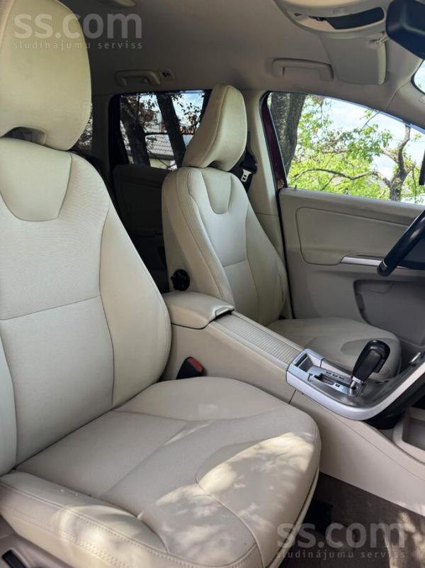 Sarkans Volvo XC60 2009 Cēsis, ar dzinēja tilpumu 2.40 L un nobraukumu 300 tūkst. km par 7400 €, foto 5 vietnē AUTOMOTO.COM.LV