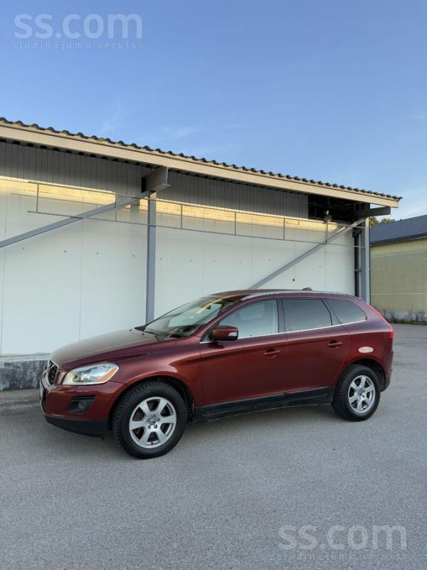Sarkans Volvo XC60 2010 Tukums, ar dzinēja tilpumu 2.40 L un nobraukumu 375 tūkst. km par 6990 €, foto 2 vietnē AUTOMOTO.COM.LV