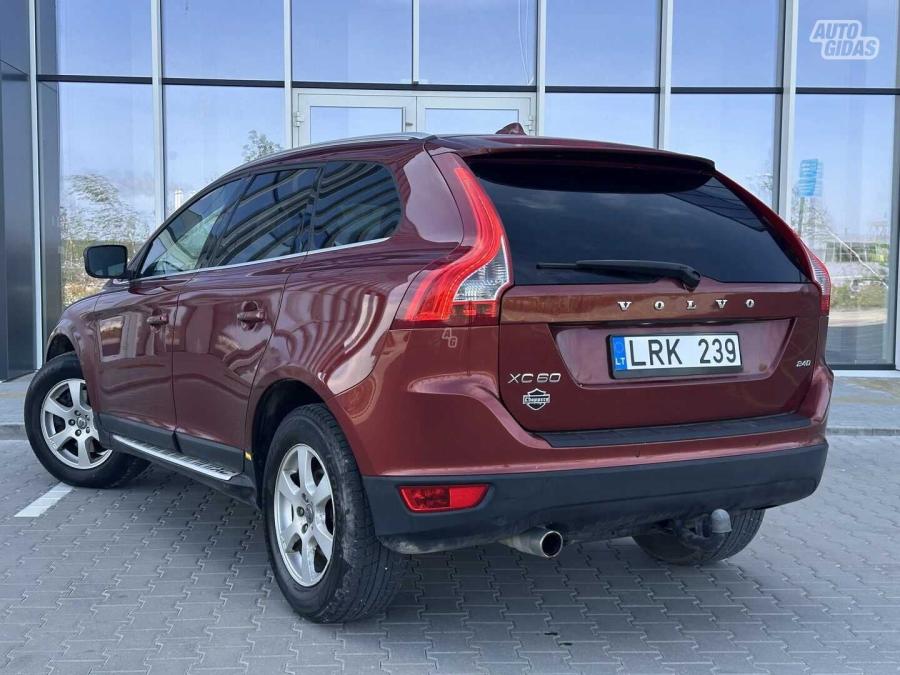 Red Volvo XC60 2010 in Vilnius, with an engine capacity of 2.40 L and mileage of 277 thousand km for 6800 €, photo 5 on AUTOMOTO.COM.LV