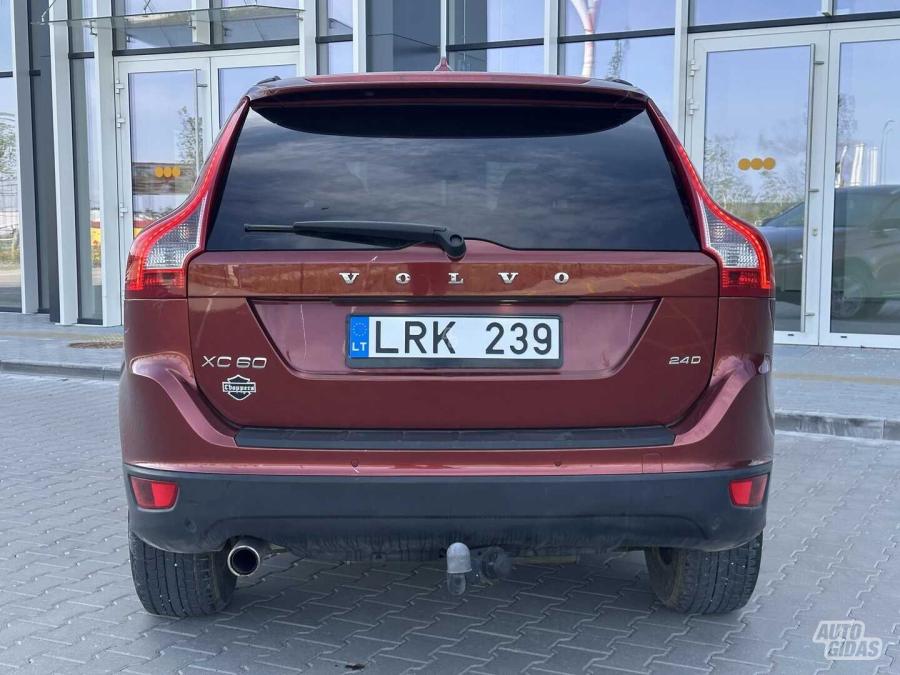 Red Volvo XC60 2010 in Vilnius, with an engine capacity of 2.40 L and mileage of 277 thousand km for 6800 €, photo 6 on AUTOMOTO.COM.LV
