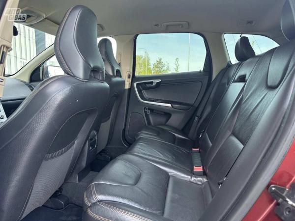 Red Volvo XC60 2010 in Vilnius, with an engine capacity of 2.40 L and mileage of 277 thousand km for 6800 €, photo 9 on AUTOMOTO.COM.LV