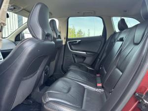 Red Volvo XC60 2010 in Vilnius, with an engine capacity of 2.40 L and mileage of 277 thousand km for 6800 €, photo 10 on AUTOMOTO.COM.LV