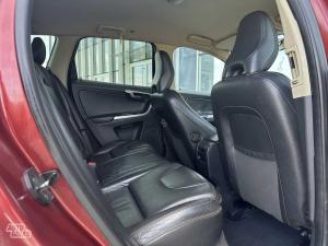 Red Volvo XC60 2010 in Vilnius, with an engine capacity of 2.40 L and mileage of 277 thousand km for 6800 €, photo 11 on AUTOMOTO.COM.LV