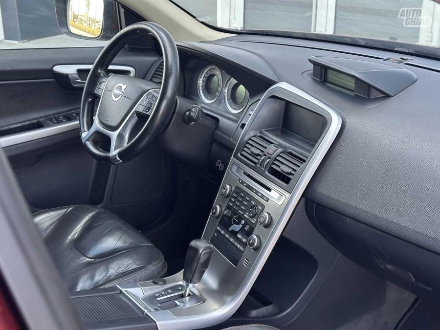 Red Volvo XC60 2010 in Vilnius, with an engine capacity of 2.40 L and mileage of 277 thousand km for 6800 €, photo 13 on AUTOMOTO.COM.LV