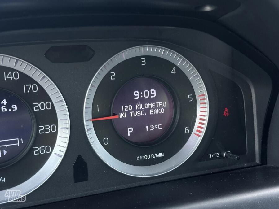 Red Volvo XC60 2010 in Vilnius, with an engine capacity of 2.40 L and mileage of 277 thousand km for 6800 €, photo 18 on AUTOMOTO.COM.LV