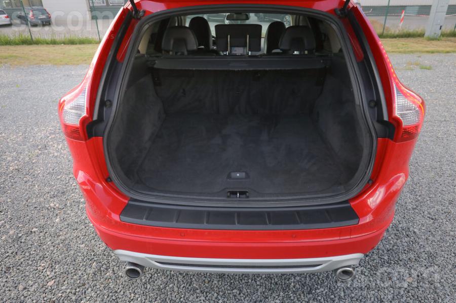 Sarkans Volvo XC60 2010 Rīga, ar dzinēja tilpumu 2.40 L un nobraukumu 0 tūkst. km par 8490 €, foto 12 vietnē AUTOMOTO.COM.LV