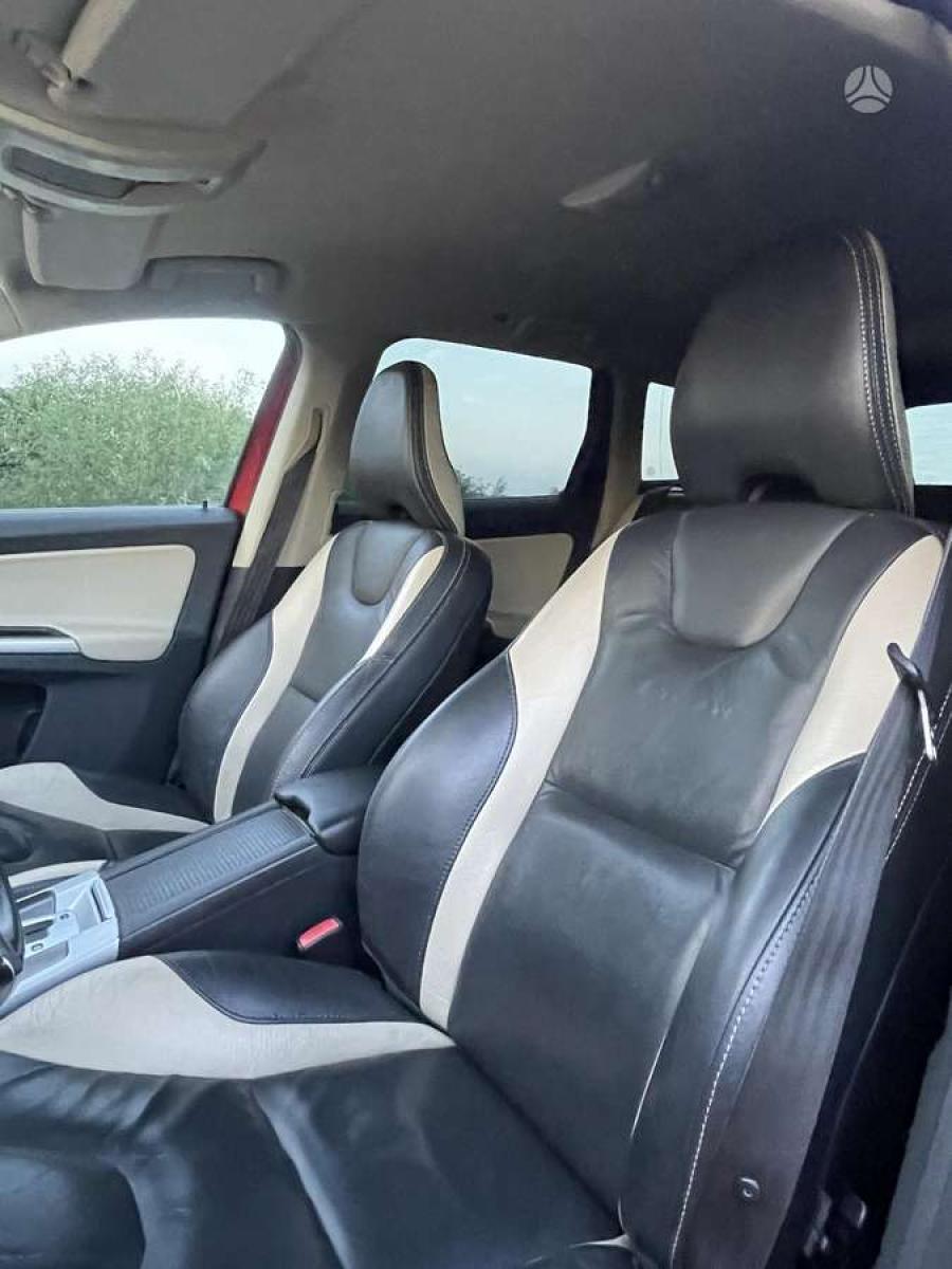 Sarkans Volvo XC60 2010 Kauņa, ar dzinēja tilpumu 2.40 L un nobraukumu 211 tūkst. km par 5700 €, foto 11 vietnē AUTOMOTO.COM.LV