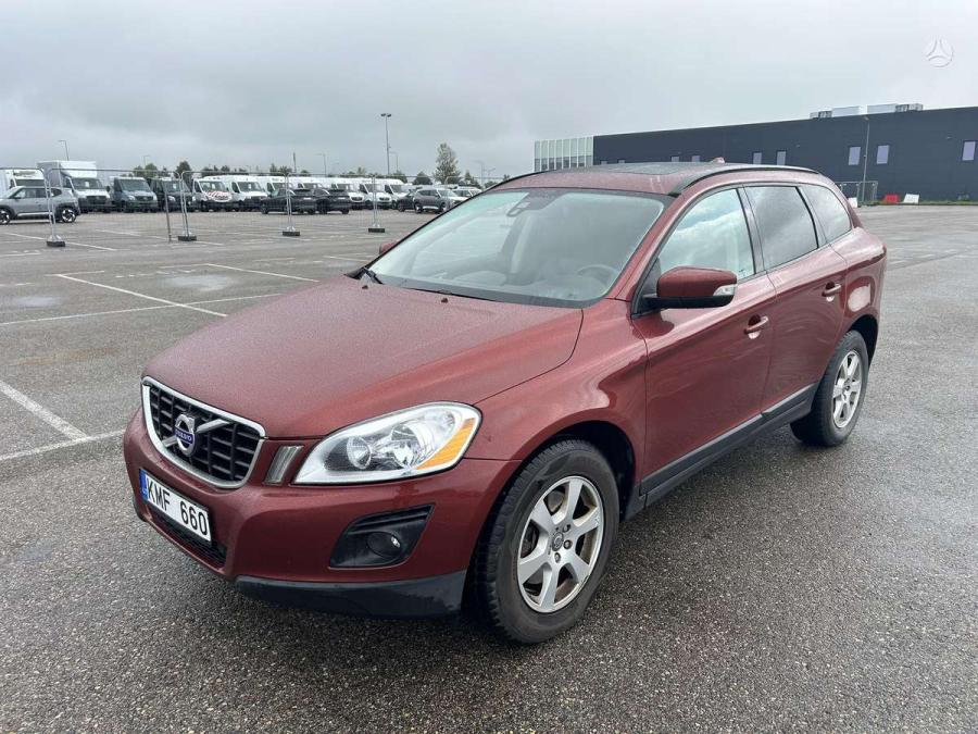 Red Volvo XC60 2010 in Vilnius, with an engine capacity of 3.19 L and mileage of 122 thousand km for 9900 €, photo 1 on AUTOMOTO.COM.LV