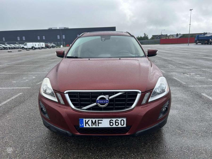 Red Volvo XC60 2010 in Vilnius, with an engine capacity of 3.19 L and mileage of 122 thousand km for 9900 €, photo 3 on AUTOMOTO.COM.LV