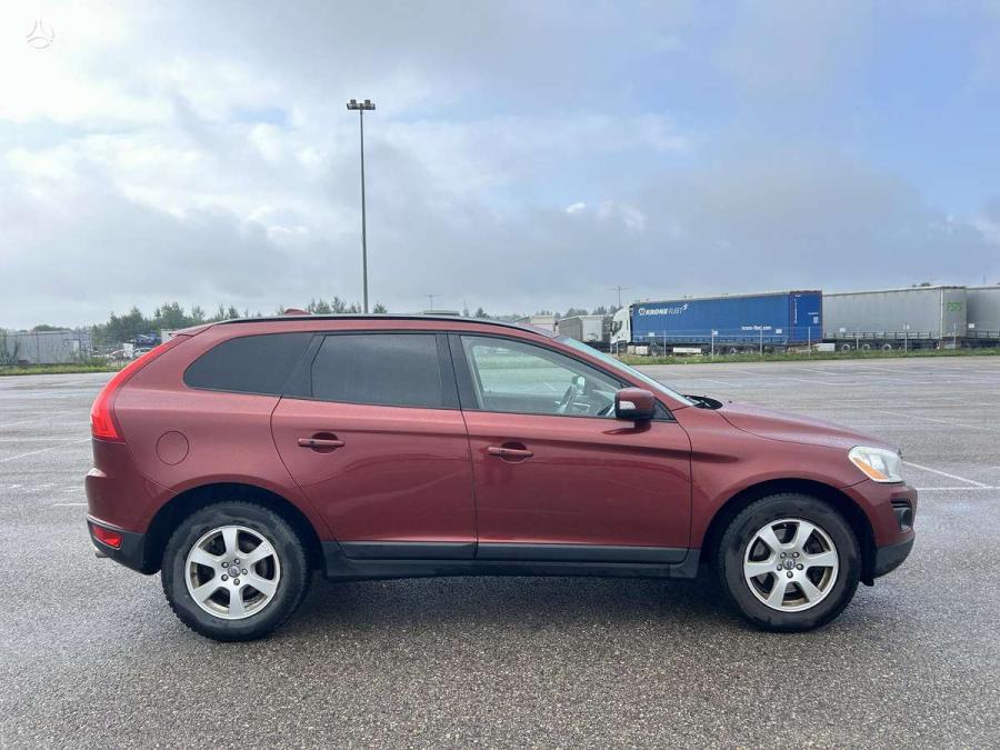 Red Volvo XC60 2010 in Vilnius, with an engine capacity of 3.19 L and mileage of 122 thousand km for 9900 €, photo 5 on AUTOMOTO.COM.LV