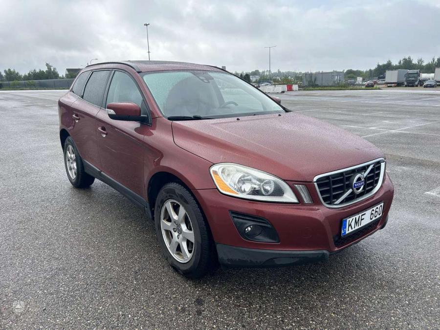 Red Volvo XC60 2010 in Vilnius, with an engine capacity of 3.19 L and mileage of 122 thousand km for 9900 €, photo 7 on AUTOMOTO.COM.LV