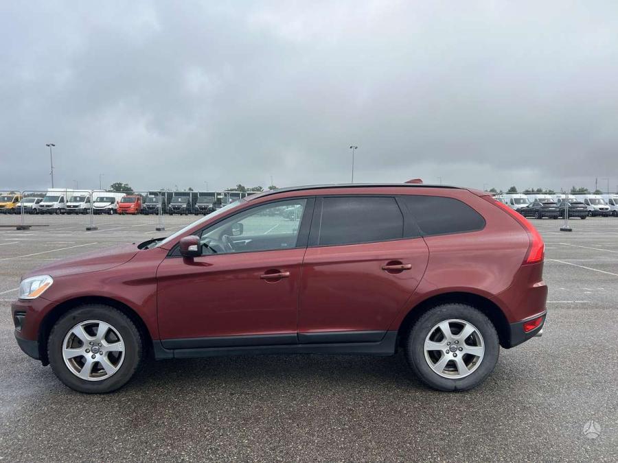 Red Volvo XC60 2010 in Vilnius, with an engine capacity of 3.19 L and mileage of 122 thousand km for 9900 €, photo 14 on AUTOMOTO.COM.LV