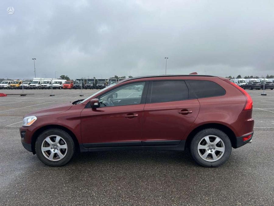 Red Volvo XC60 2010 in Vilnius, with an engine capacity of 3.19 L and mileage of 122 thousand km for 9900 €, photo 15 on AUTOMOTO.COM.LV