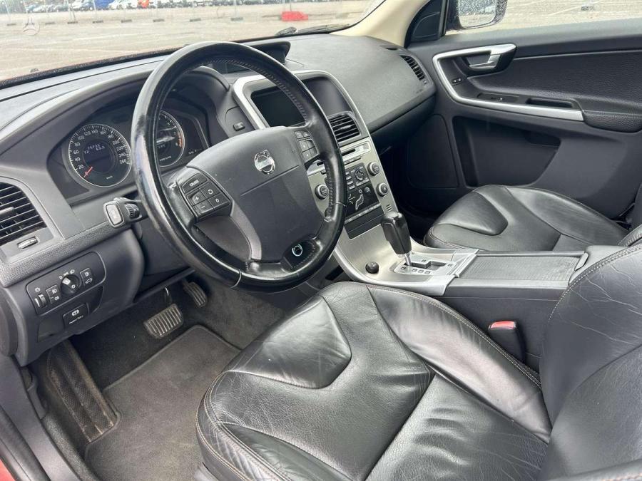 Red Volvo XC60 2010 in Vilnius, with an engine capacity of 3.19 L and mileage of 122 thousand km for 9900 €, photo 16 on AUTOMOTO.COM.LV